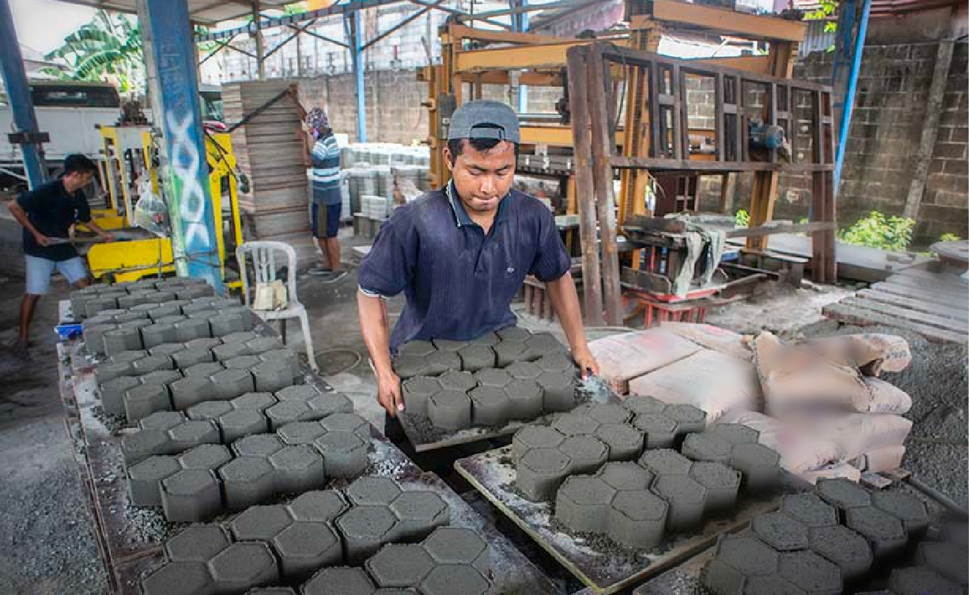 Kisah Rebricks Daur Ulang Sampah Plastik Jadi Bahan Bangunan - Cast ...